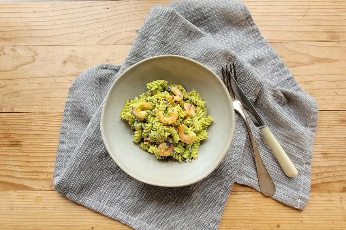Pasta mit cremiger Avocado-Sauce & Crevetten – Taste and More Gewürze